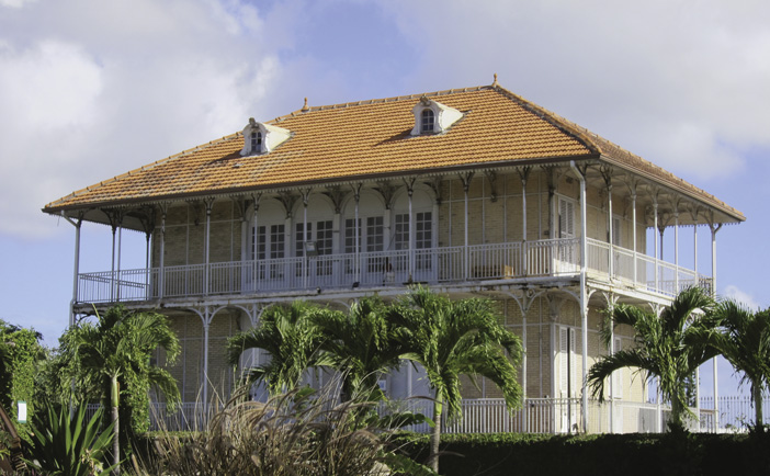 ZÉVALLOS SON USINE ET SA MAISON COLONIALE - Magazine Maisons Créoles